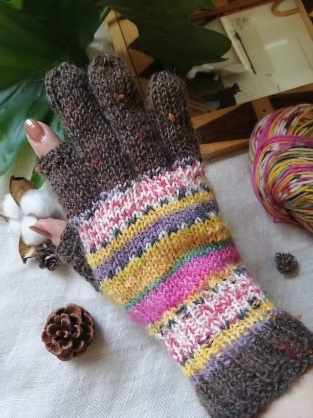 茶色のプリンセス〜オパール毛糸の指先フリー手袋 | iichi 日々の暮らしを心地よくするハンドメイドやアンティークのマーケットプレイス