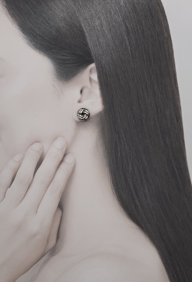 Stephan Lea アレルギー対応〜しめ縄ゴールドサークルピアス | iichi ハンドメイド・クラフト作品・手仕事品の通販