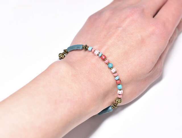 ローマングラスと手毬ブラス、ターコイズとシャーベットカラーヴェネチアアンティークビーズのブレス | iichi ハンドメイド・クラフト作品・手仕事品の通販