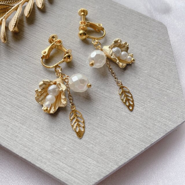 華の3連パールと揺れるreefのイヤリング | iichi ハンドメイド・クラフト作品・手仕事品の通販