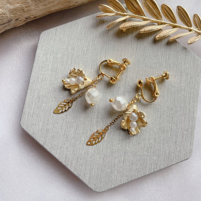 華の3連パールと揺れるreefのイヤリング | iichi ハンドメイド・クラフト作品・手仕事品の通販