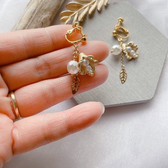 華の3連パールと揺れるreefのイヤリング | iichi ハンドメイド・クラフト作品・手仕事品の通販