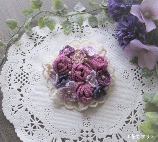 レース編み ローズブーケのブローチ～purple mix～ | iichi ハンドメイド・クラフト作品・手仕事品の通販