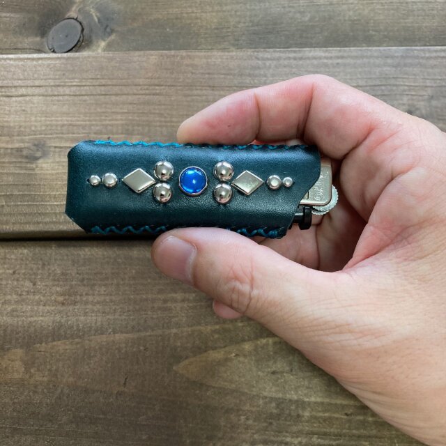 ライターカバーtype-3カスタム（青×ターコイズブルー・スタッズver.） | iichi ハンドメイド・クラフト作品・手仕事品の通販