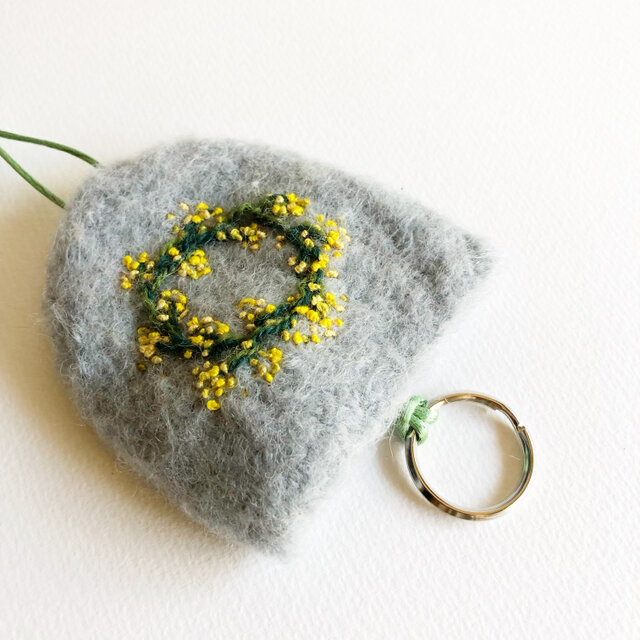 鍵のセーター mimosa keycase glay | iichi ハンドメイド・クラフト作品・手仕事品の通販