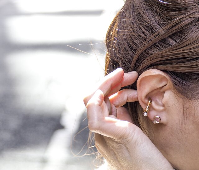 《送料無料》シルバー925/淡水パールnuance イヤーカフ | iichi ハンドメイド・クラフト作品・手仕事品の通販