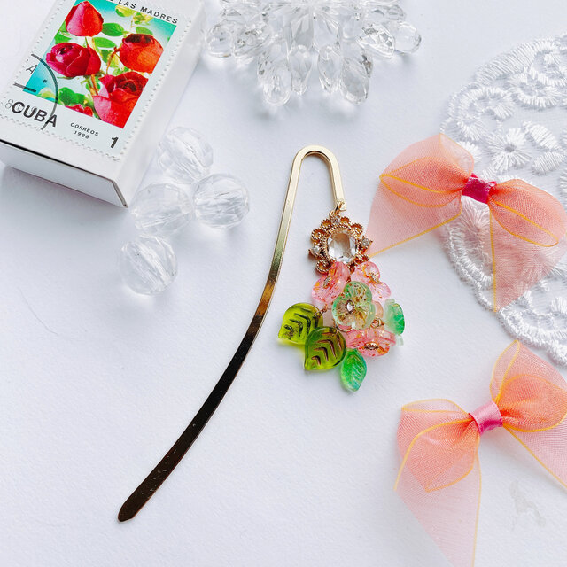 ガラスのお花 Petite fleur ブックマーカー ガラスビーズ しおり | iichi ハンドメイド・クラフト作品・手仕事品の通販
