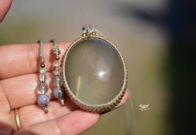 魔除けスモーク★ガーデンルチルインクォーツ マクラメネックレス883 | iichi 日々の暮らしを心地よくするハンドメイドやアンティークのマーケットプレイス