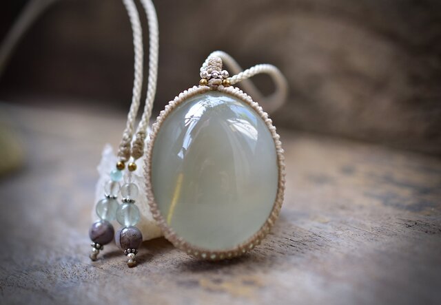 魔除けスモーク★ガーデンルチルインクォーツ マクラメネックレス883 | iichi 日々の暮らしを心地よくするハンドメイドやアンティークのマーケットプレイス