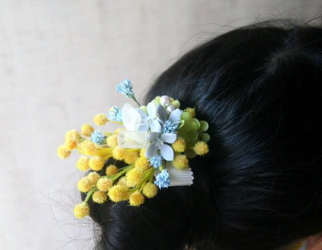 ケース付き ミモザのコサージュ light blue -Artificial flower- | iichi ハンドメイド・クラフト作品・手仕事品の通販