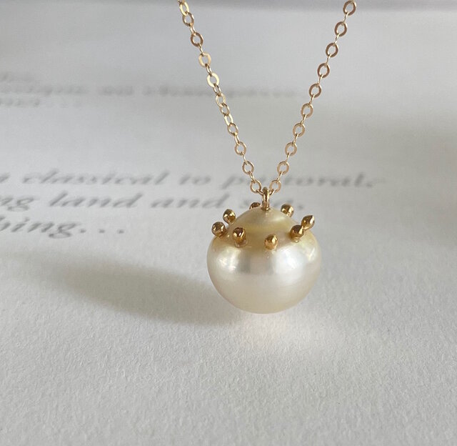 大粒 南洋真珠 ほんのりライムイエローペンダント/ドットリングデザイン（k14gf) | iichi 日々の暮らしを心地よくするハンドメイドやアンティークのマーケットプレイス