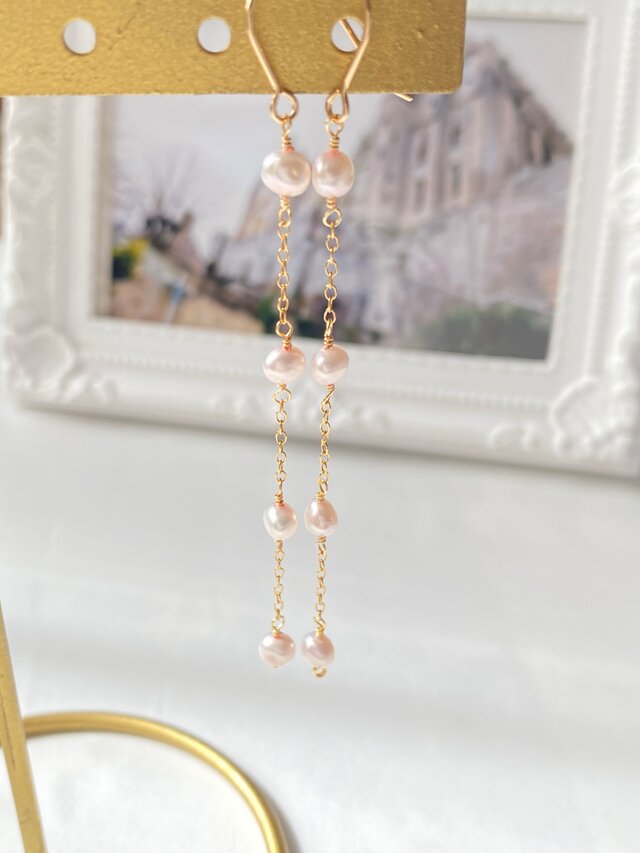 14kgf ほんのりピンク色の淡水真珠 ロングピアス /ac509 | iichi ハンドメイド・クラフト作品・手仕事品の通販