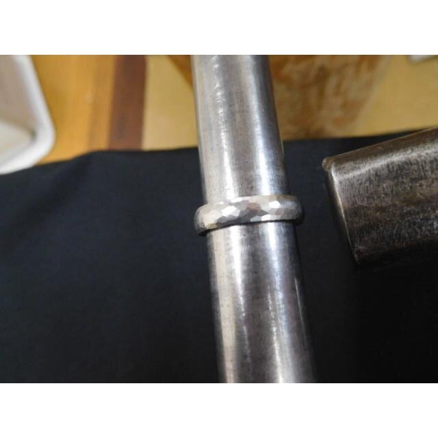 結婚指輪 手作り 純プラチナ 【鍛造×pt1000】槌目の甲丸リング 幅3mm 光沢 | iichi ハンドメイド・クラフト作品・手仕事品の通販