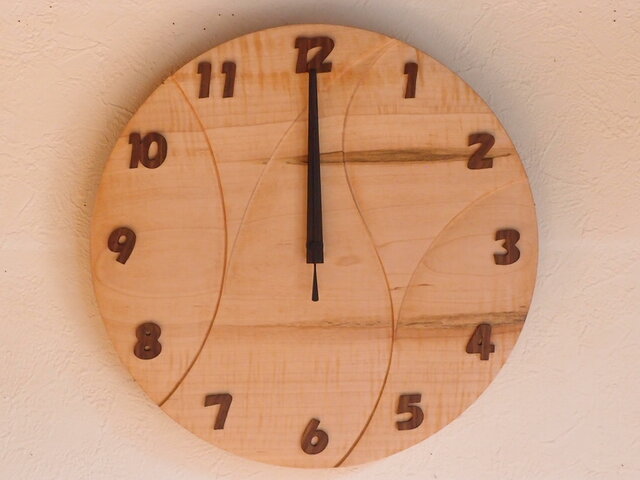 無垢の木の電波掛け時計 かえで 0022 | iichi 日々の暮らしを心地よくするハンドメイドやアンティークのマーケットプレイス