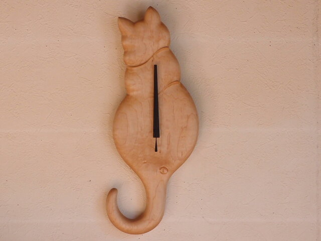 無垢の木の電波掛け時計 かえで ねこ 0024 | iichi 日々の暮らしを心地よくするハンドメイドやアンティークのマーケットプレイス