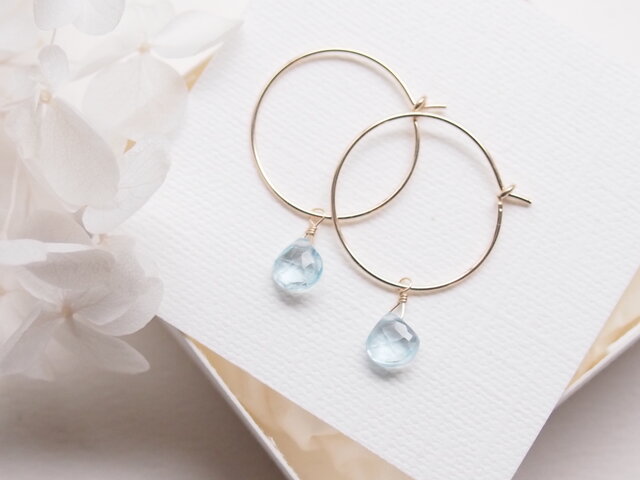 スカイブルートパーズのシンプルフープピアス（14kgf） | iichi ハンドメイド・クラフト作品・手仕事品の通販