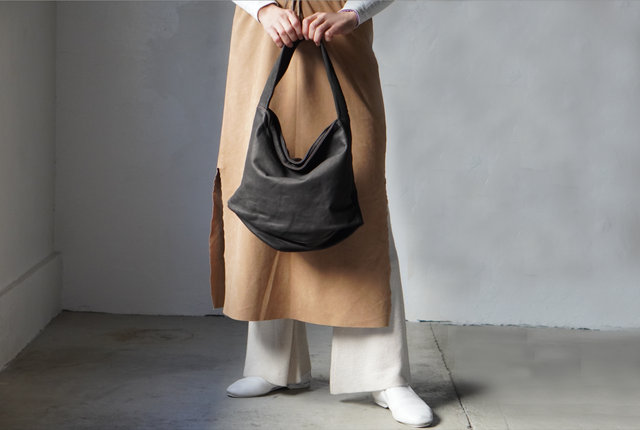 吸い付くようなタッチ感⁂軽く柔らかい袋タイプ・LUA(LA001)＃black⁂ | iichi ハンドメイド・クラフト作品・手仕事品の通販