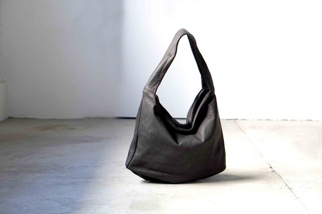 吸い付くようなタッチ感⁂軽く柔らかい袋タイプ・LUA(LA001)＃black⁂ | iichi ハンドメイド・クラフト作品・手仕事品の通販