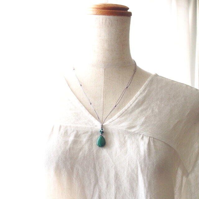 Green Pendant（マラカイト） | iichi 日々の暮らしを心地よくするハンドメイドやアンティークのマーケットプレイス