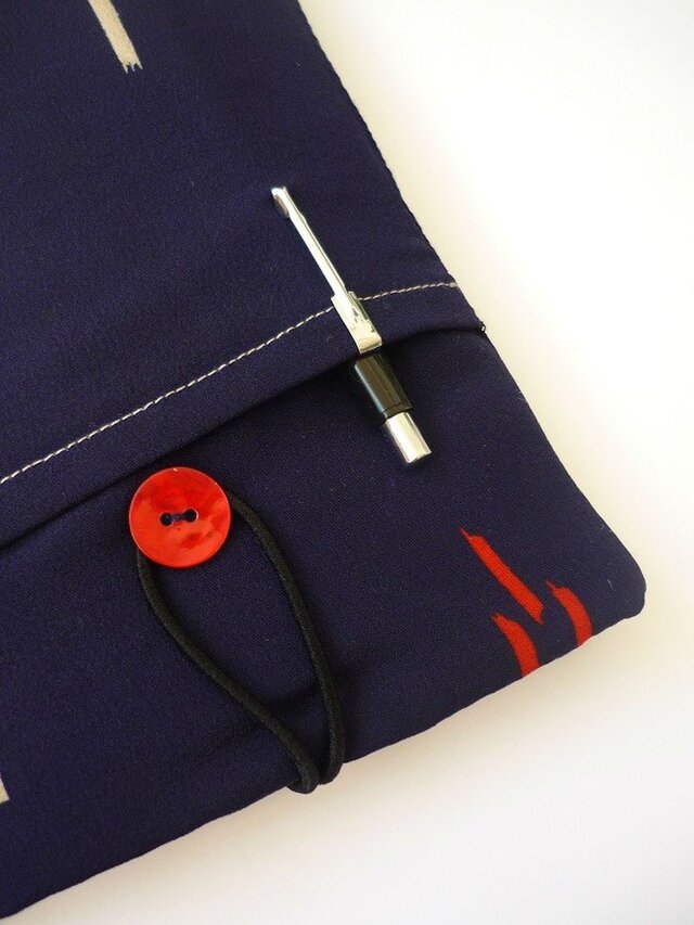 紺色シルクのiPad miniケース | iichi 日々の暮らしを心地よくするハンドメイドやアンティークのマーケットプレイス