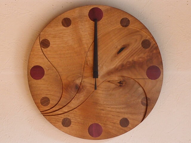無垢の木の電波掛け時計 くるみ 0019 | iichi 日々の暮らしを心地よくするハンドメイドやアンティークのマーケットプレイス