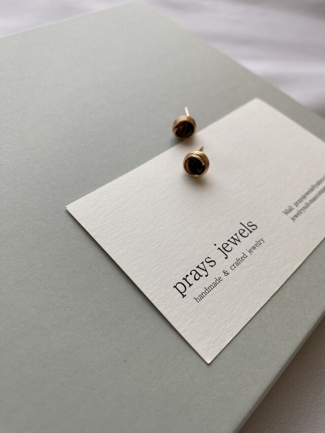 タイガーアイワイヤーラップピアス 小粒約6mm | iichi ハンドメイド・クラフト作品・手仕事品の通販