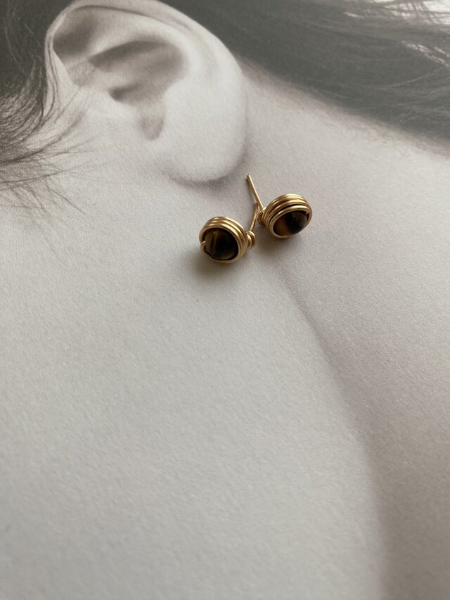 タイガーアイワイヤーラップピアス 小粒約6mm | iichi ハンドメイド・クラフト作品・手仕事品の通販