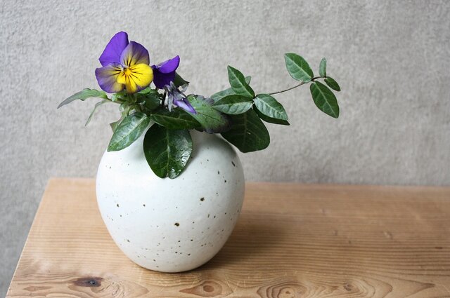 まる花瓶（うずら） | iichi ハンドメイド・クラフト作品・手仕事品の通販