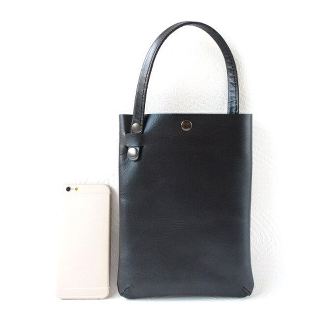 《牛革》2WAY～スリムサコッシュ・シュリンクレザー・ガンメタリック・053 | iichi ハンドメイド・クラフト作品・手仕事品の通販