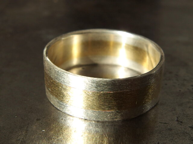 シルバーと真鍮のボーダーリング 7ミリ幅【silver&brass】 | iichi ハンドメイド・クラフト作品・手仕事品の通販