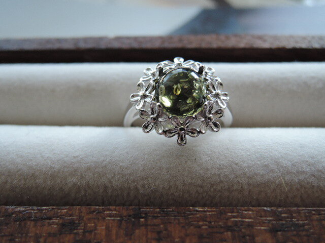 （1273）再販です！超美品！8mmぷっくりラウンドカボション♡ブラックカラーアンバー♡スムースタイプ。・。・(^^♪ | iichi 日々の暮らしを心地よくするハンドメイドやアンティークの ...