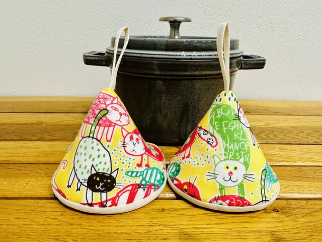 三角鍋つかみ★staub ストウブ ホーロー鍋★ミトン 鍋つかみ ネコ 猫 ねこ cat | iichi ハンドメイド・クラフト作品・手仕事品の通販