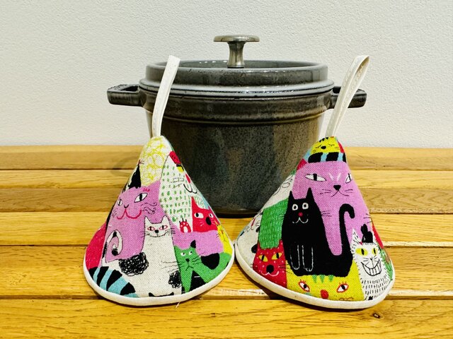 三角鍋つかみ★staub ストウブ ホーロー鍋★ミトン 鍋つかみ ネコ 猫 ねこ cat | iichi ハンドメイド・クラフト作品・手仕事品の通販