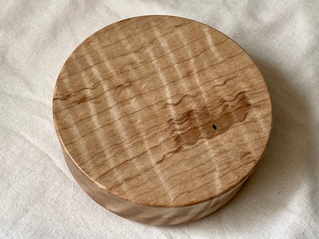 特選一点物／栃変杢丸形凹面被蓋刳物 No.517 | iichi 日々の暮らしを心地よくするハンドメイドやアンティークのマーケットプレイス