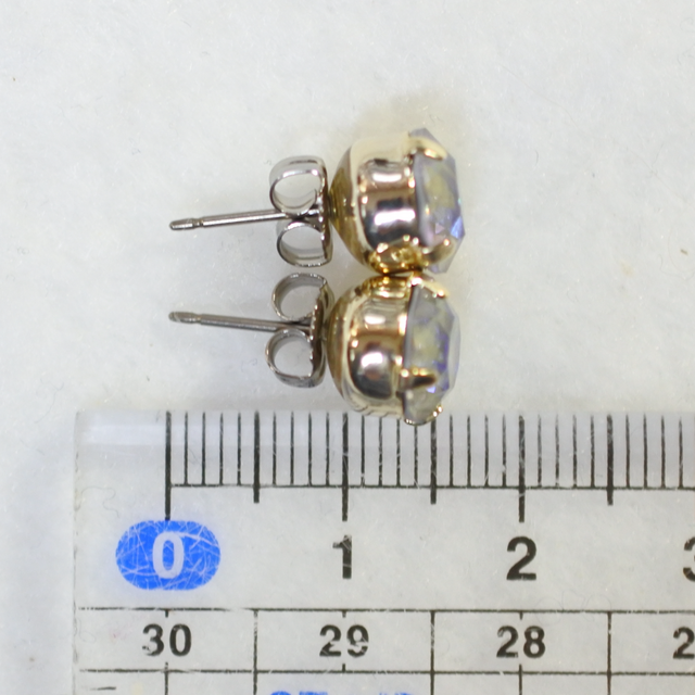 スワロフスキー・大粒チャトンのピアス（8mm・クリスタル・セリーングレー・ディライト） | iichi ハンドメイド・クラフト作品・手仕事品の通販