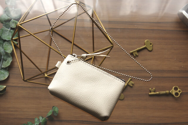 《LIONA》キーポーチ ライトグレー | iichi ハンドメイド・クラフト作品・手仕事品の通販