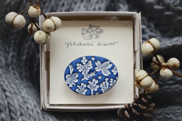 陶土の草花ブローチ : : : 1168 | iichi ハンドメイド・クラフト作品・手仕事品の通販