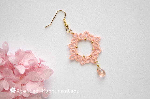 タティングレースのフレーミングピアス〈桜〉 | iichi ハンドメイド・クラフト作品・手仕事品の通販
