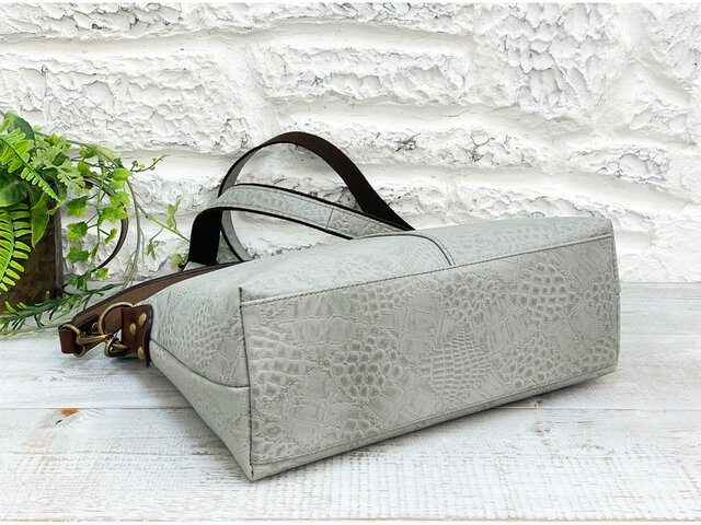 牛革製 ジャストサイズ！ ショルダー＆斜め掛け＆ハンド 3way L/GREYxCHO | iichi 日々の暮らしを心地よくするハンドメイドやアンティークのマーケットプレイス