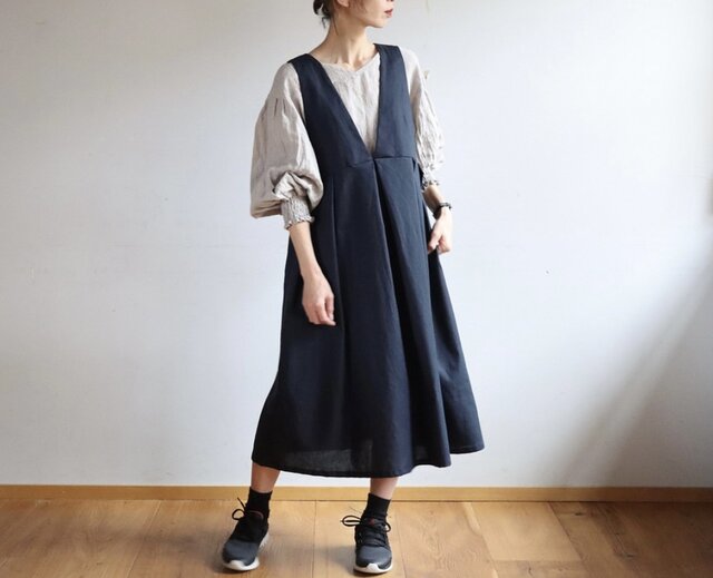 【SM・ML】後ろ姿が可愛いバックボタン ジャンパースカート【ネイビー】 | iichi ハンドメイド・クラフト作品・手仕事品の通販