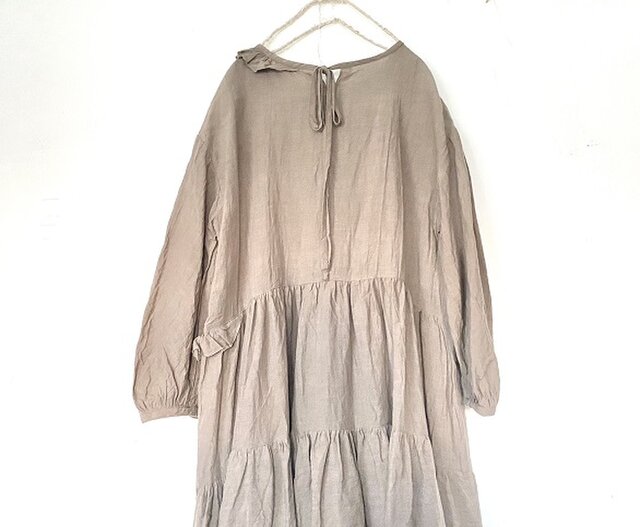 フリルネックティアードワンピース / モカ (ベルギーリネン100％） | iichi ハンドメイド・クラフト作品・手仕事品の通販