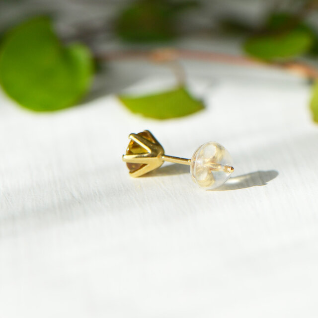 K18 スフェーン シングル ピアス CB033BS | iichi ハンドメイド・クラフト作品・手仕事品の通販