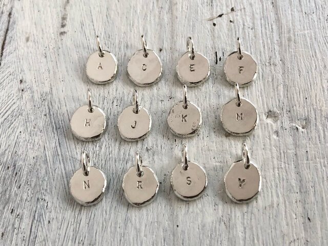 1文字刻印【K】ミニプレートペンダント/silver925 /No.00196364 | iichi ハンドメイド・クラフト作品・手仕事品の通販