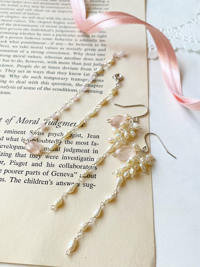 ほんのりピンクなローズクォーツと淡水真珠のロングピアス ac/376-2 | iichi 日々の暮らしを心地よくするハンドメイドやアンティークのマーケットプレイス