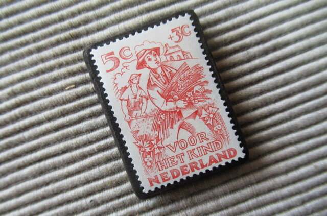 ニュージーランド 民族衣装切手ブローチ 8479 | iichi ハンドメイド・クラフト作品・手仕事品の通販