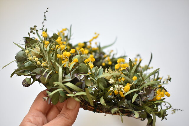 ミモザのリース | iichi ハンドメイド・クラフト作品・手仕事品の通販