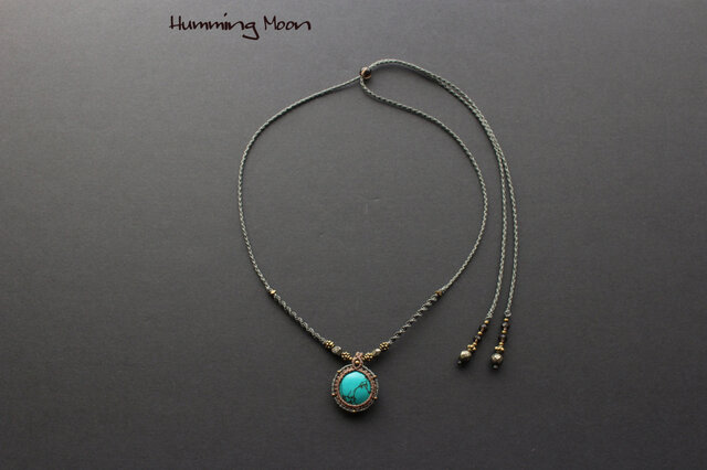 オールドチベタンターコイズのマクラメネックレス／キャラメル×モスグリーン | iichi ハンドメイド・クラフト作品・手仕事品の通販