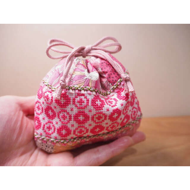 クロスステッチ リバティ ポーチ 巾着『2』 | iichi ハンドメイド・クラフト作品・手仕事品の通販