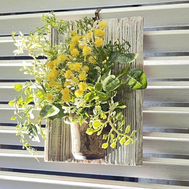 かわいい ミモザ 春のグリーンボード ナチュラルカントリー 天然端材を利用したインテリアグリーン フェイクグリーン | iichi ハンドメイド・クラフト作品・手仕事品の通販