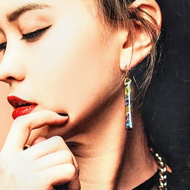 螺鈿のスティックのピアスイヤリング【1717】 | iichi ハンドメイド・クラフト作品・手仕事品の通販